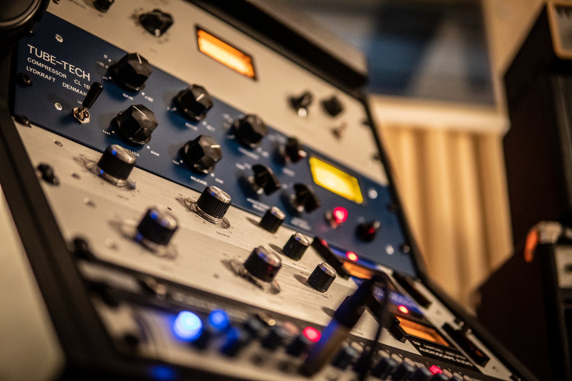 Audio Compressor: Knee Explained! (Hard Or Soft) – Stealify Sounds